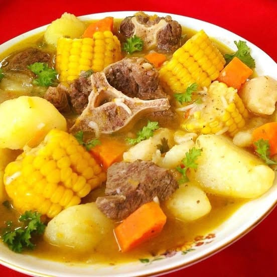 El sancocho es un guiso tradicional de América Latina, especialmente ...